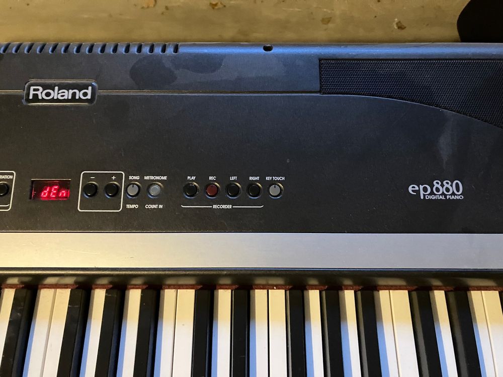Roland Keyboard EP880 (Defekt) in Ennetbürgen für CHF 20 – nur Abholung ...