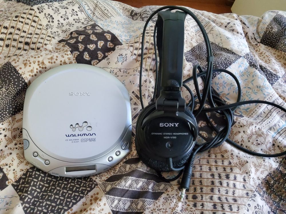 Sony Discman D-E221, Sony Headphones MDR-V150 | Kaufen auf Ricardo