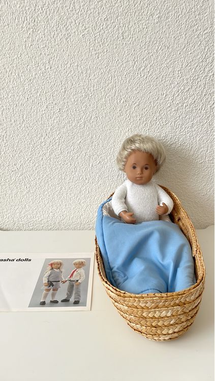 Süsse Babypuppe mit Korb zu verkaufen! Sammlerstück! (Gebraucht) in ...