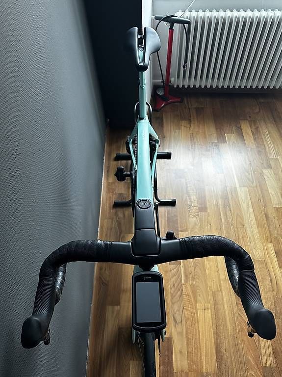 TREK MADONE SLR 7 Project One mit Zubehör und Thule Anhänger (D ...