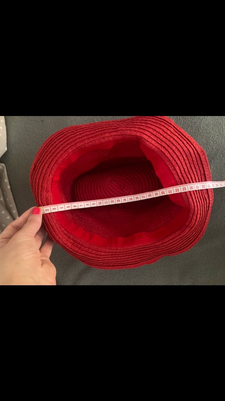 Chapeau rouge (Neuf (Voir description)) à Morges pour CHF 9 – avec ...