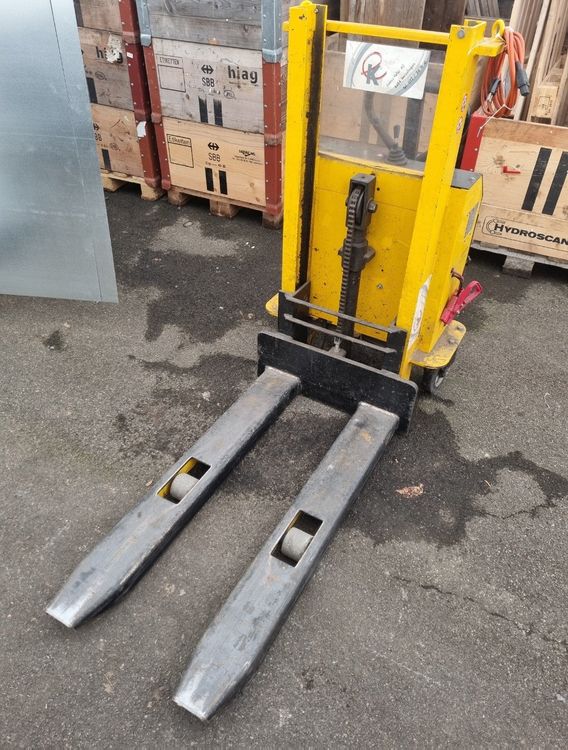 Manueller Gabelstapler mit elektrischem Hub (bis 96cm) (Gebraucht) in ...