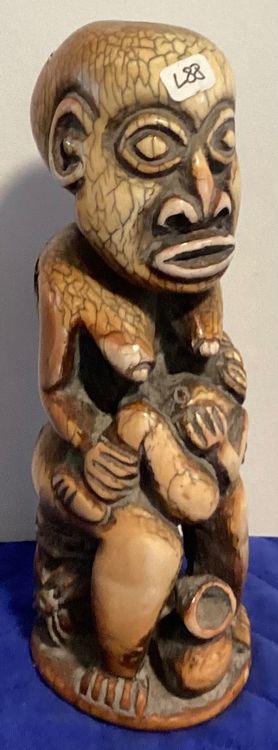 Sehr alte Afrikanische Handgeschnitzte sitzender Figur | Kaufen auf Ricardo