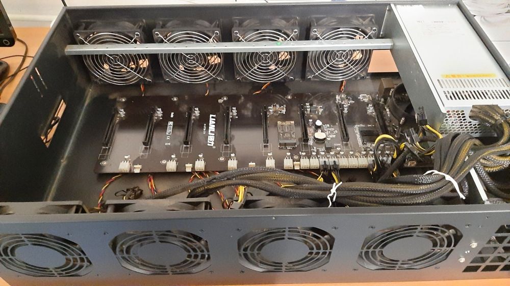 Mining Rig Gehäuse für 8 GPUs (Usato) a Uetikon am See per CHF 101 ...
