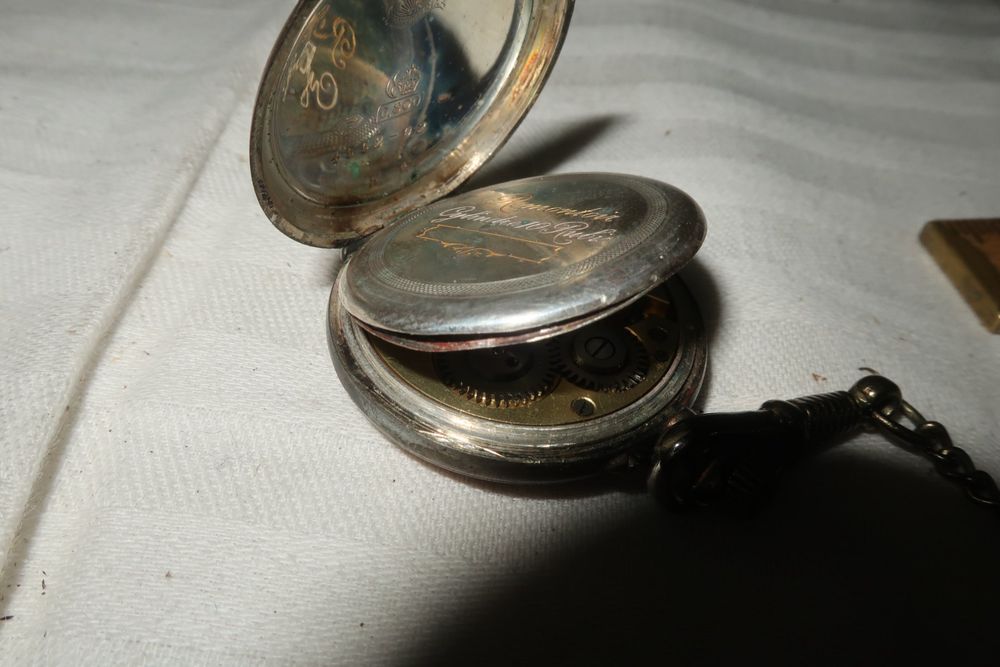 Kleine Taschenuhr, Victoria, 800 er Punze, ab nur 1 Fr.!! (Defekt) in ...