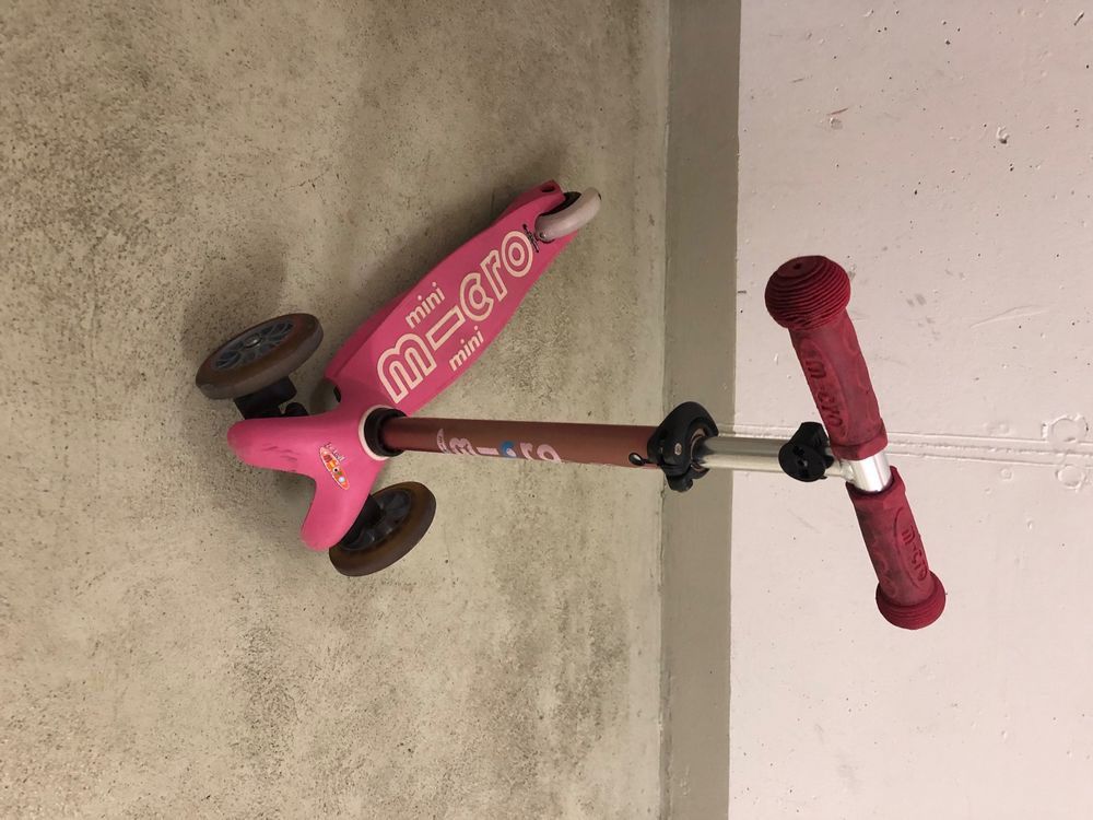 Scooter pink (Gebraucht) in Rothrist für CHF 1 – nur Abholung auf Ricardo kaufen