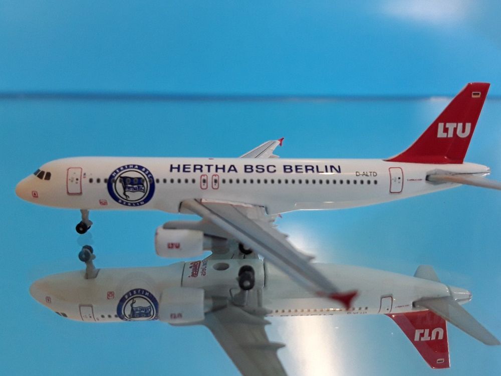 Modellflugzeug _ HERTA BSC BERLIN _ Airbus A320 _ 1:500 | Kaufen auf Ricardo