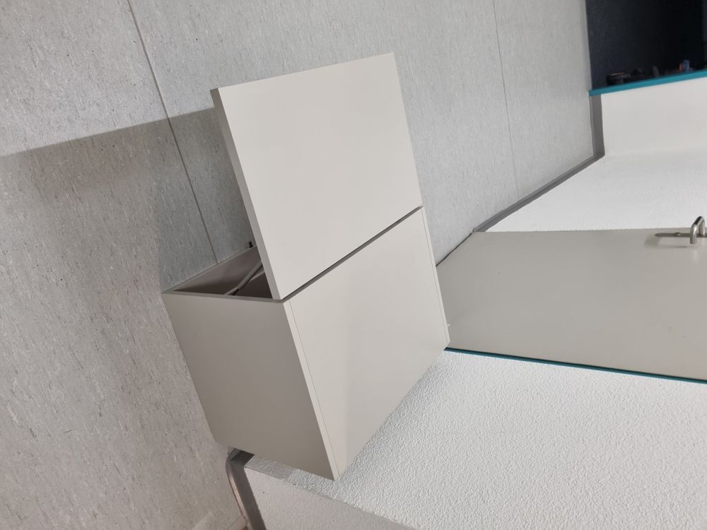 Hängeregal mit Klappe Design | Kaufen auf Ricardo