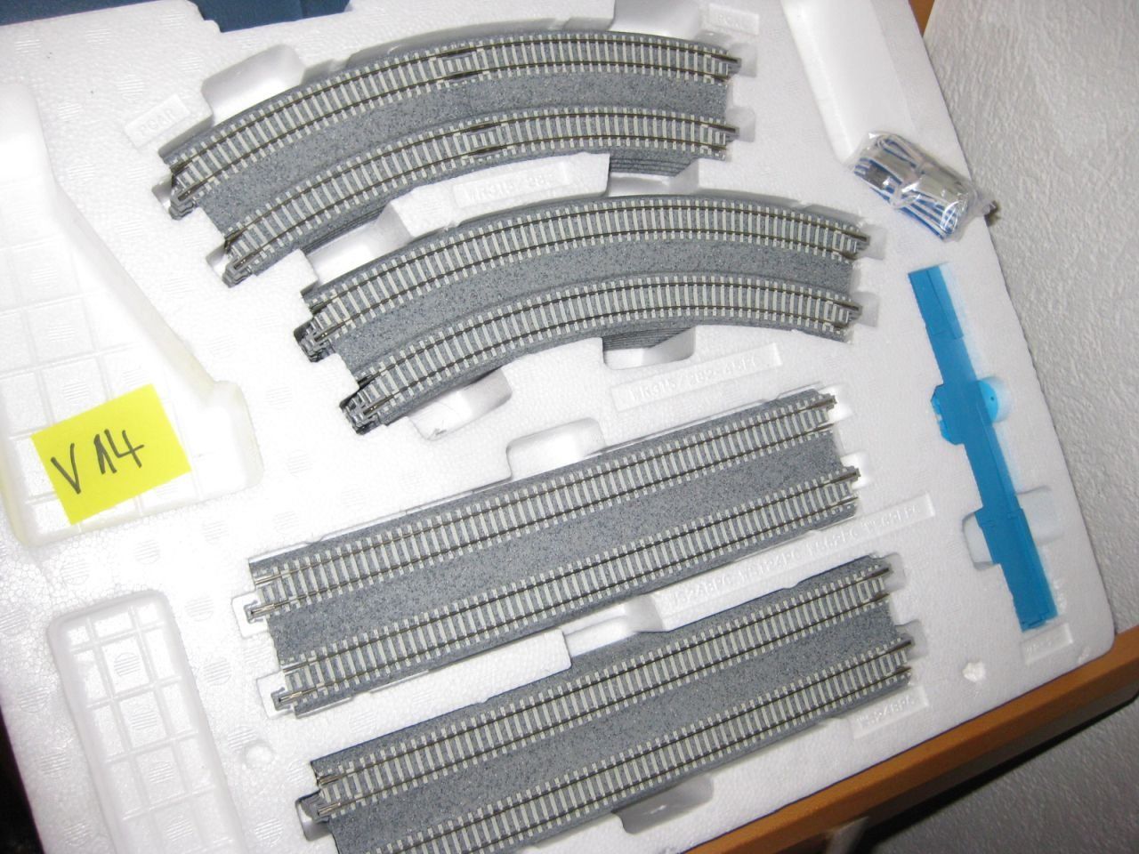 N: Kato V14 Doppelspur komplett (Neu (gemäss Beschreibung)) in Oberrieden für CHF 89 – mit ...