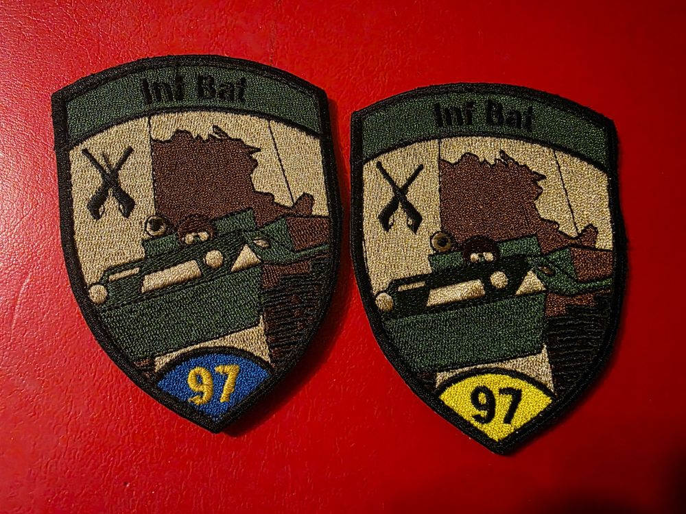 Infanterie Abzeichen Badge Duo Inf Bat 97 neu (Neu (gemäss Beschreibung ...