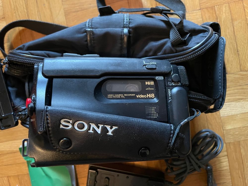 Sony CCD-TR705E Hi8 Video Kamera ab 1.- | Kaufen auf Ricardo