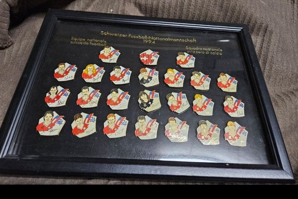 Nati Pins 1994, gerahmt, Sammlerstück Fussball CH (Neu (gemäss ...