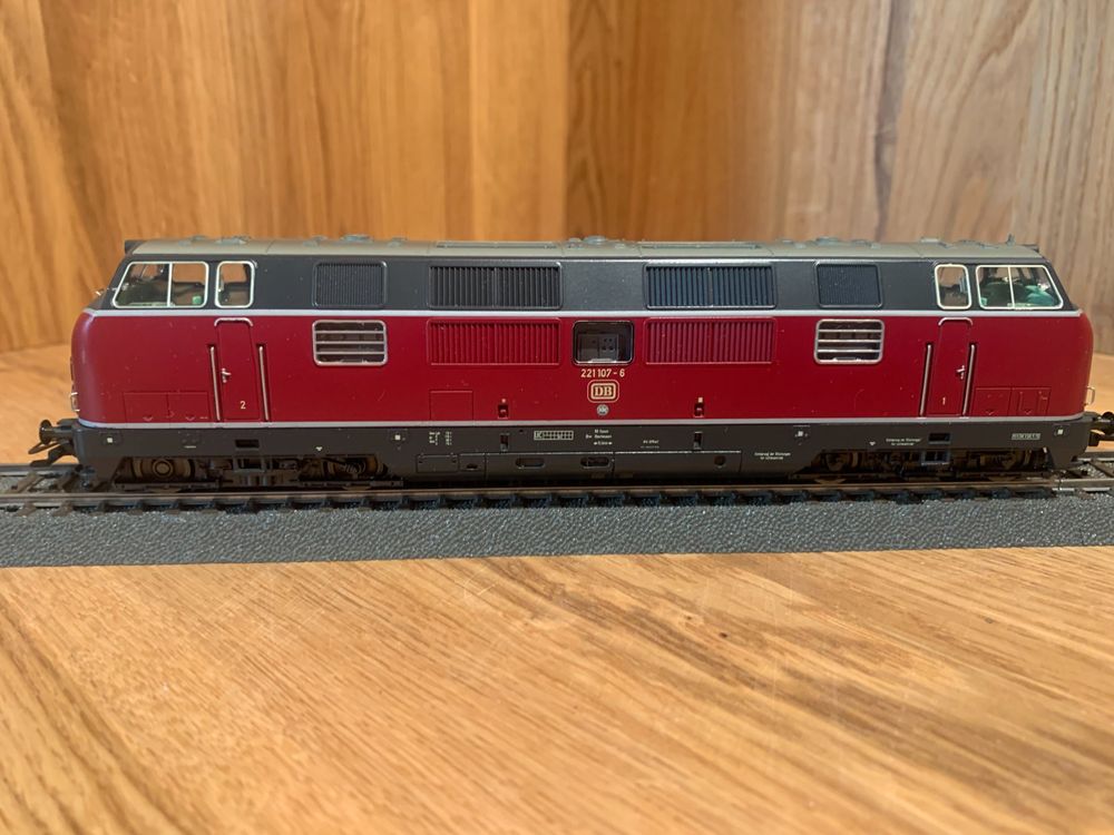 Märklin 3582, BR221 der DB, MHI Modell, AC, H0, OVP (Gebraucht) in Hombrechtikon für CHF 89 ...