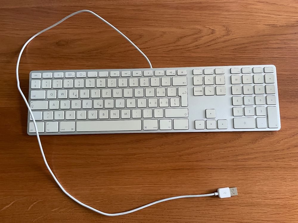 Apple Magic Keyboard, CH, Ziffernblock, Kabel (USB), A1243 (Gebraucht ...