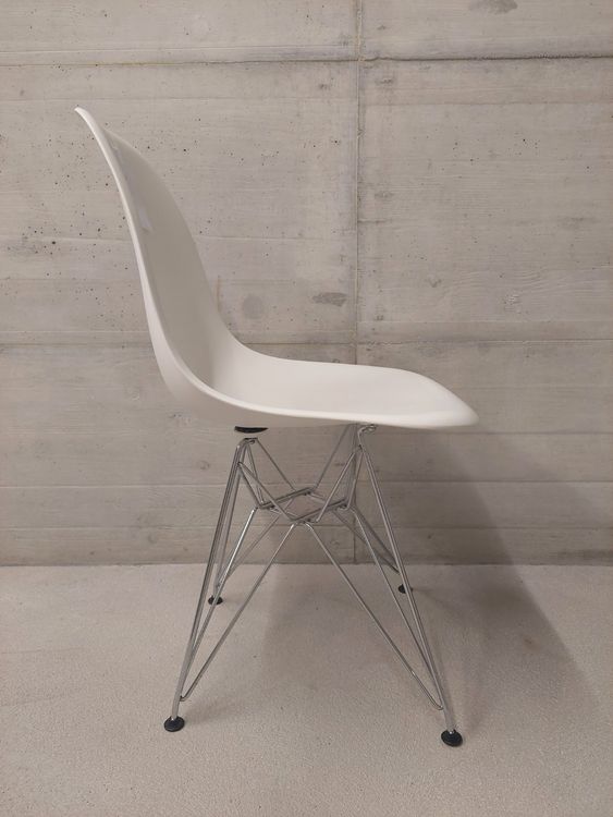 Original Vitra Eames Side Plastic Chair weiss (Nr. 1) (Defekt) in Stäfa ...