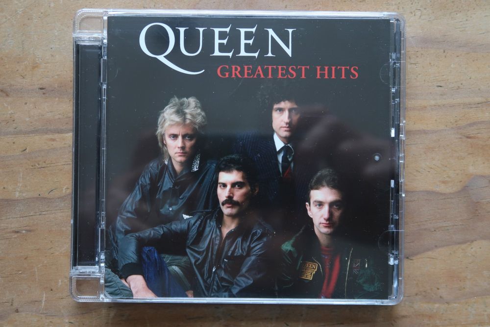 QUEEN - GREATEST HITS - DIGITALLY REMASTERED CD (Gebraucht) in Basel ...