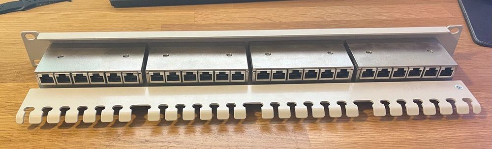 19" Patch Panel RJ45 24-Port (Gebraucht) in Olten für CHF 21 – mit Lieferung auf Ricardo kaufen