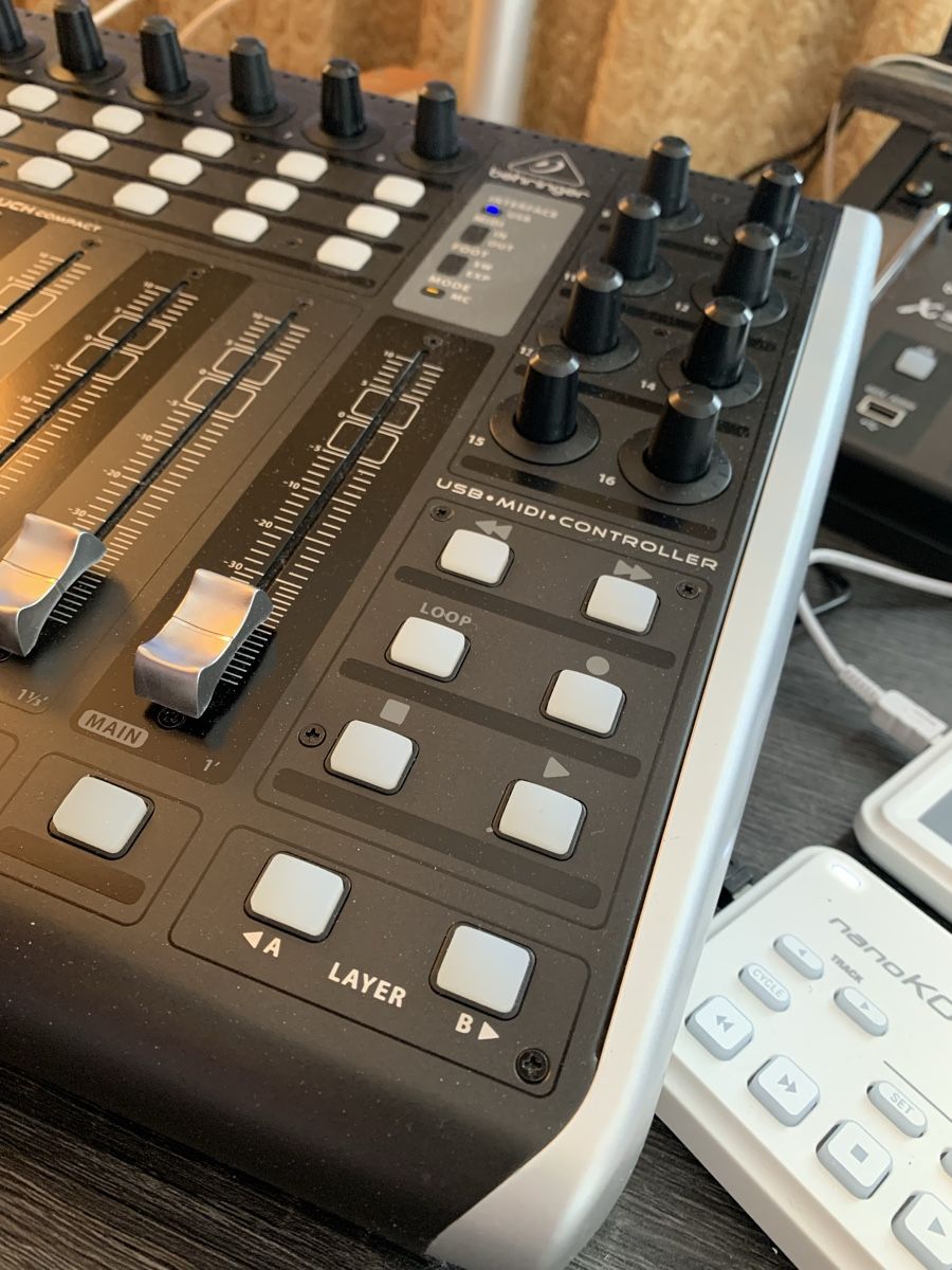 Neu! Behringer X-Touch Compact -USB/MIDI Controller (Neu (gemäss ...