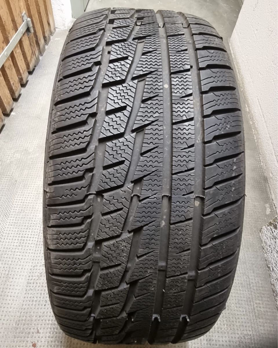 2 Pneus d'hiver Matador 245/40R18 comme neufs , pour l’hiver (Neu ...