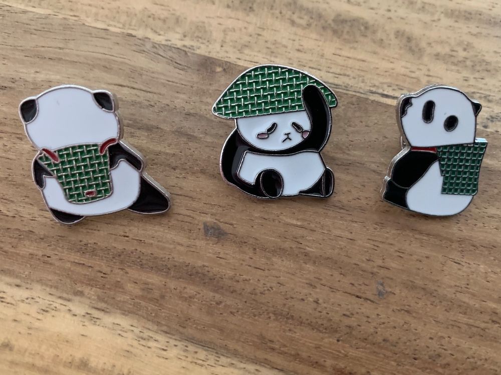 Set Pins / Anstecker, 3 Stück, Motiv Panda / Pandas | Kaufen auf Ricardo