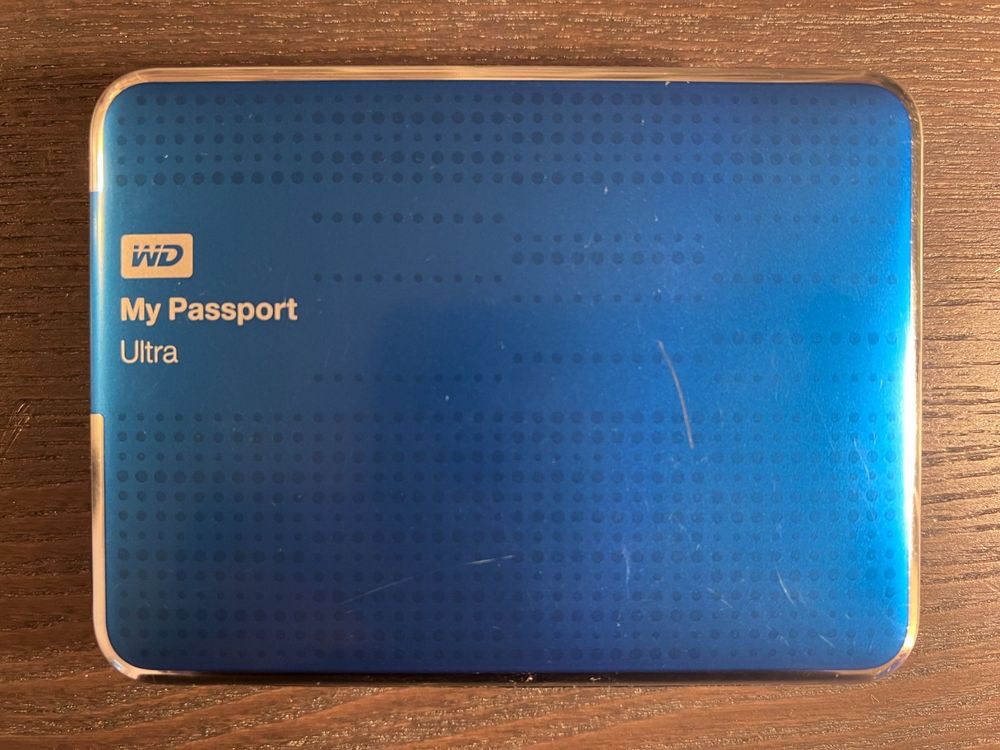 WD My Passport Ultra Festplatte mit 2 TB Speicher 11x9x2 cm (Gebraucht ...