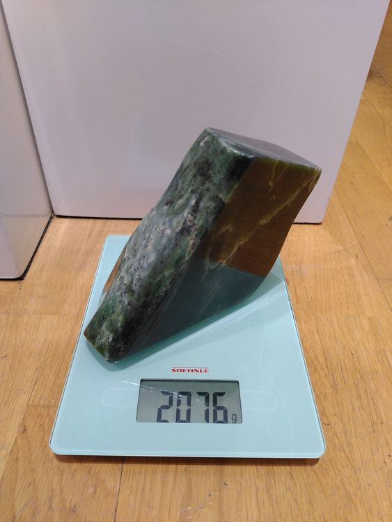 Sehr schöner Jade / Nephrit über 2kg schwer (Neu (gemäss Beschreibung ...