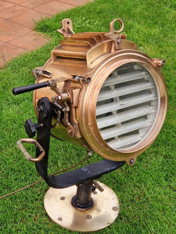 Suchscheinwerfer (searchlight) der britischen Marine (1919) | Kaufen ... Suchscheinwerfer (searchlight) der britischen Marine (1919) | Kaufen ...