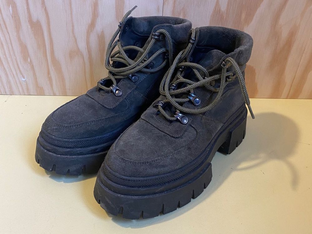 Boots 37 (Neu (gemäss Beschreibung)) in Zürich für CHF 50 – nur ...