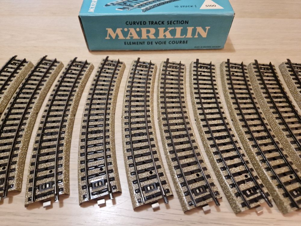 Märklin 10 x 5100 gebogenes gleis M H0 (1) (Gebraucht) in St-Aubin-Sauges für CHF 11 – mit ...