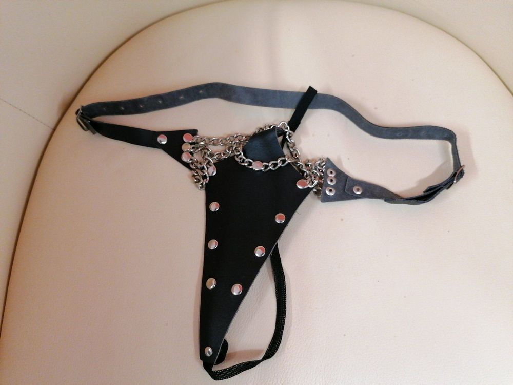 SM String Leder | Kaufen auf Ricardo