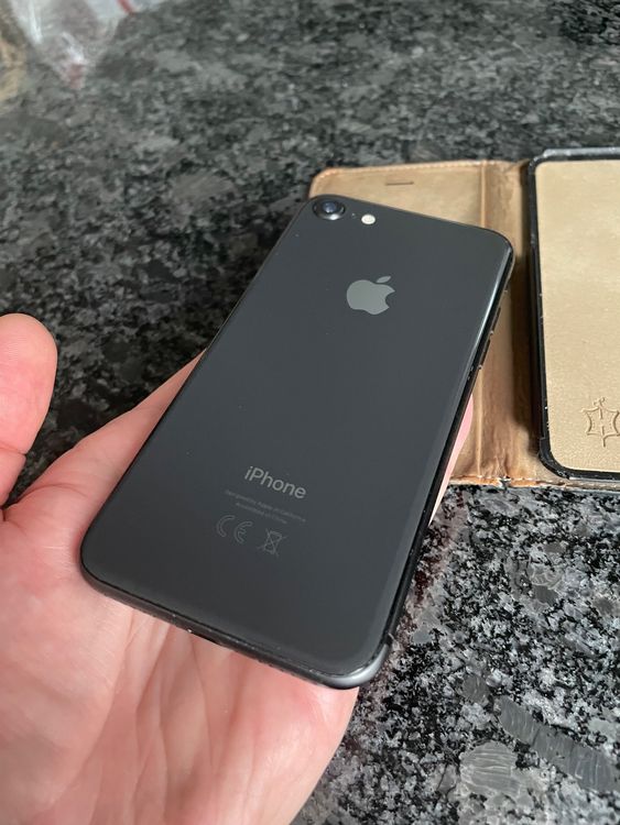 iPhone 8 état neuf Batterie 87% | Kaufen auf Ricardo