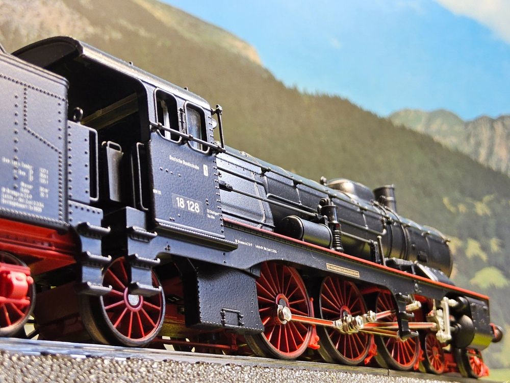 Märklin 3711 _ Schlepptender Dampflokomotive BR18 _ digital (Gebraucht ...