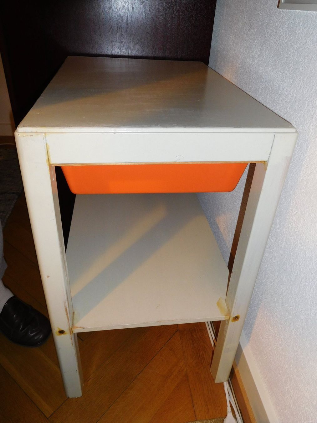 Beistelltisch fahrbar, mit 2 Schubladen, ca. 1970, weiss (Gebraucht) in Olten für CHF 50 – nur ...