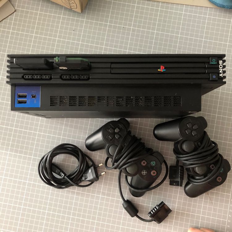 PS2 Playstation Spielkonsole mit 2 Controller + Memory Card (Gebraucht) in Basel für CHF 98 ...