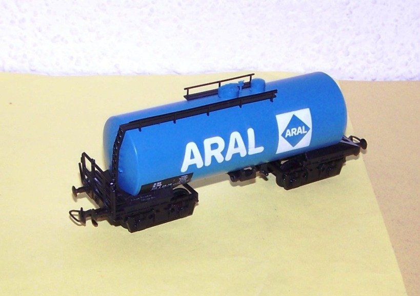 Kleinbahn H0 355 A: Kesselwagen ARAL 4-achsig, modernes Logo (Neu und ...
