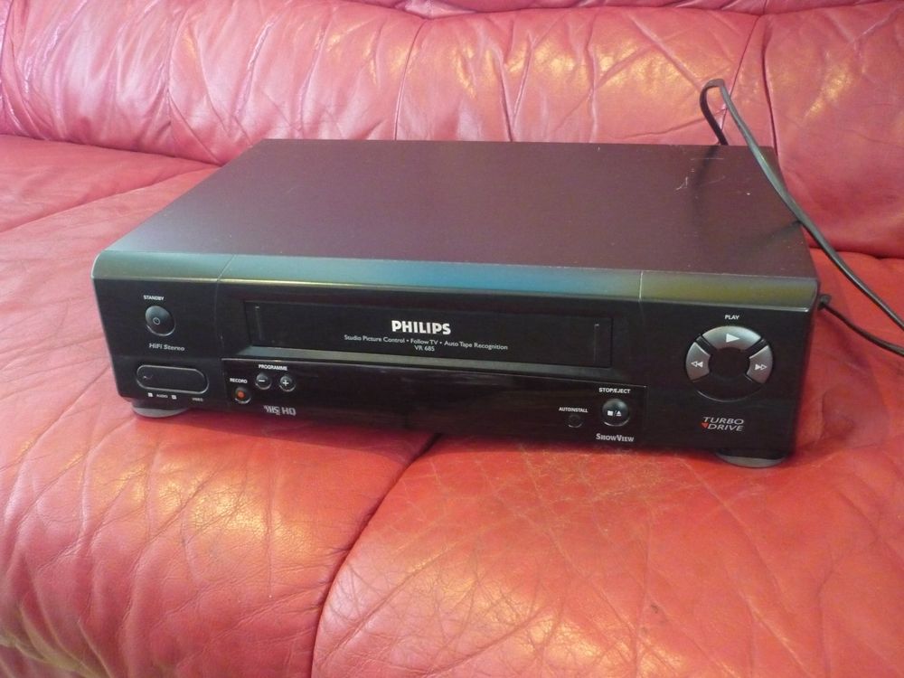 VHS Videorecorder - Philips VR 685 (Gebraucht) in Beringen für CHF 60 – mit Lieferung auf ...