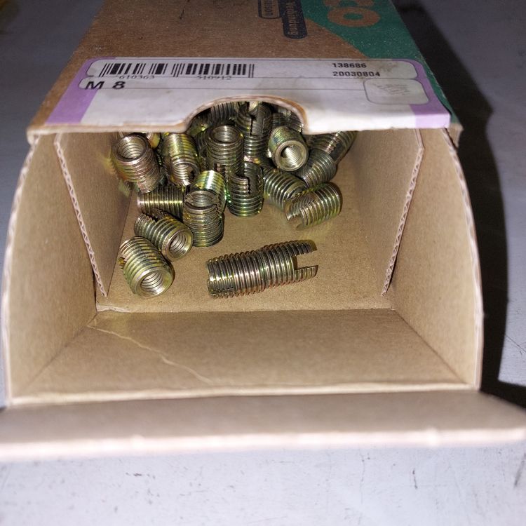 Camping Einrichtung / Gewindehülsen M8 (Gebraucht) in Hermetschwil-Staff für CHF 2 – nur ...