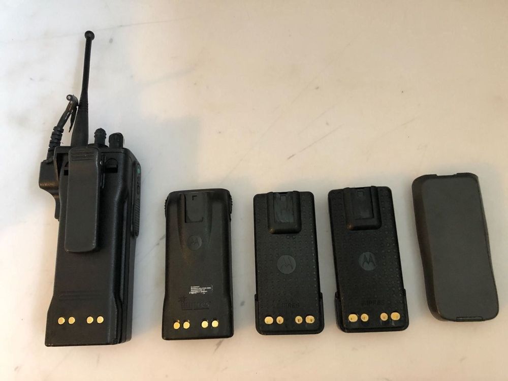 Motorola Radius GP 1200 + 3x Akku Motor (Defekt) in Lausen für CHF 15 ...