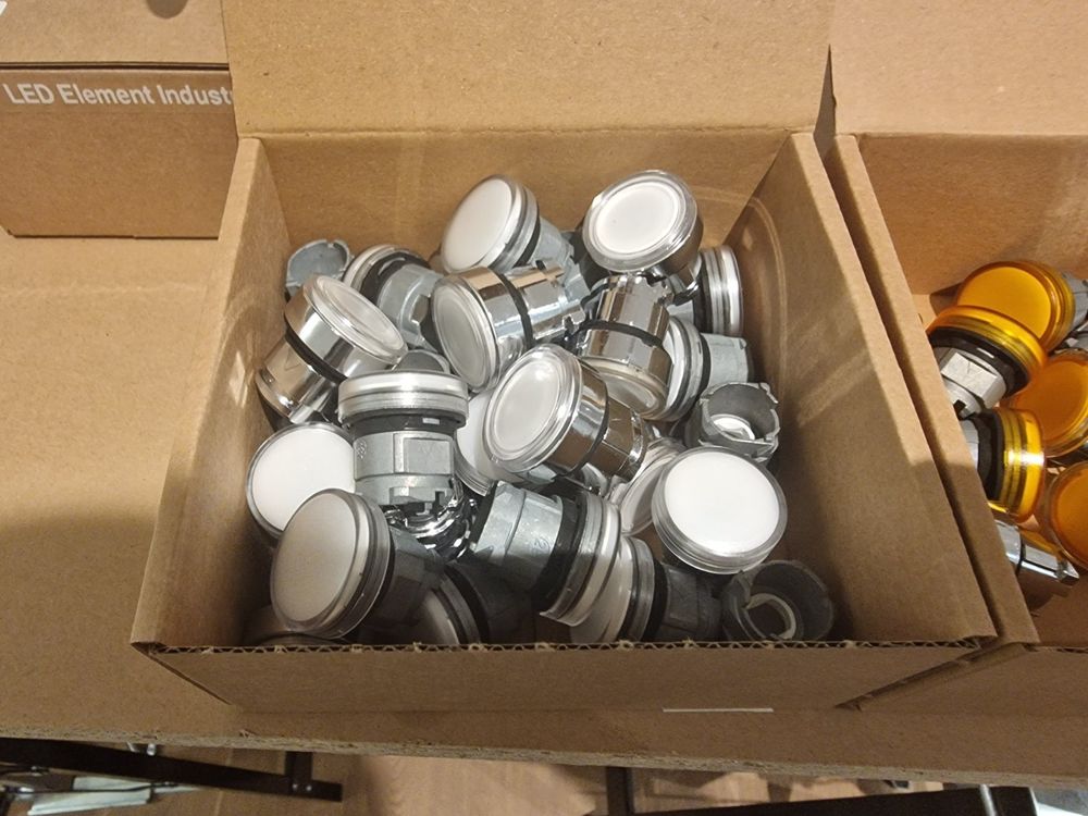 Sortiment: Industrie - Taster - Leuchten - Kontakte | Kaufen auf Ricardo