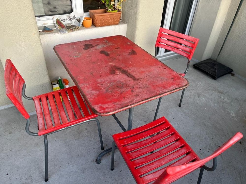 Tisch - rot, metal (Gebraucht) in Zürich für CHF 100 – nur Abholung auf ...