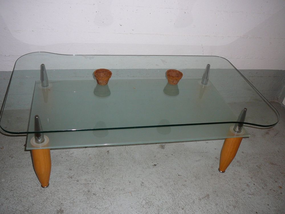 Couchtisch / Salontisch mit 2 Glasplatten (Gebraucht) in Horgen für CHF 10 – nur Abholung auf ...