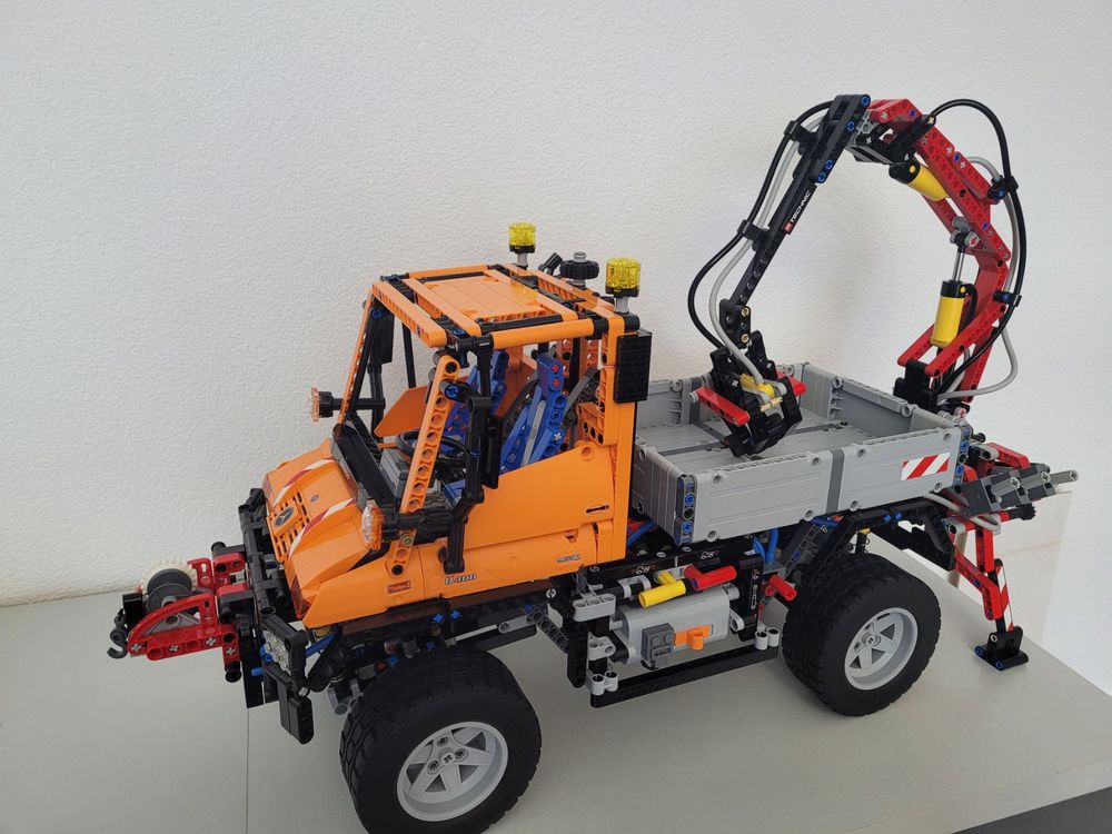 Lego Technic 8110 Unimog Mercedes (Gebraucht) in für CHF 125 – mit ...