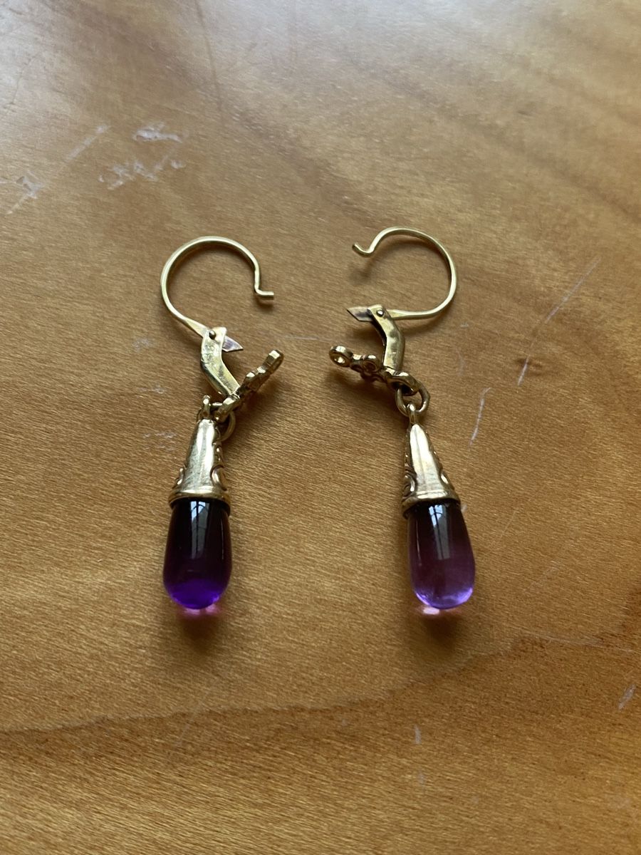 Dies sind goldene Ohrringe mit Amethysten 9 Karat (Gebraucht) in Birr ...