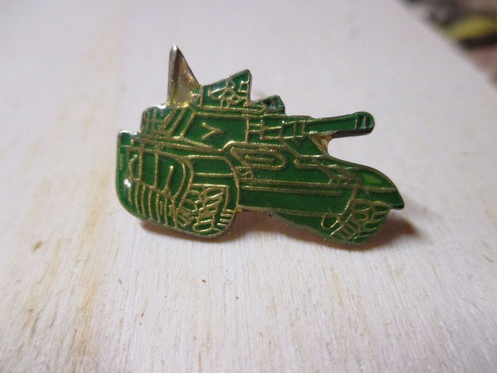 Panzer Armee Pin (Neu (gemäss Beschreibung)) in Felsberg für CHF 0.5 ...