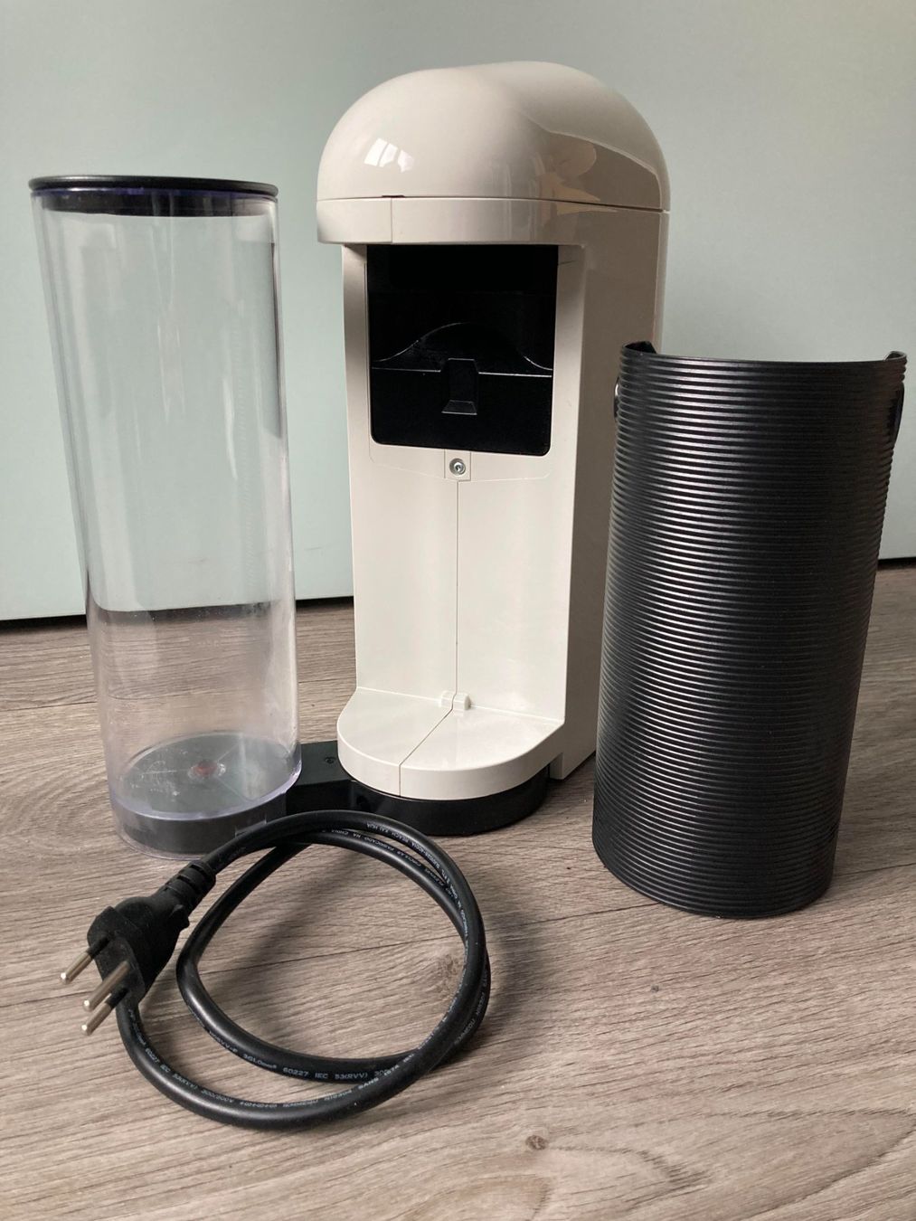 Nespresso / Vertuo Plus GCB2 / Weiss / wie neu / inkl. OVP (Gebraucht ...