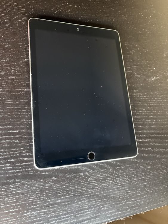 Apple iPad 5th Gen 32GB (Model A1822) WiFi (Gebraucht) in Riehen für ...