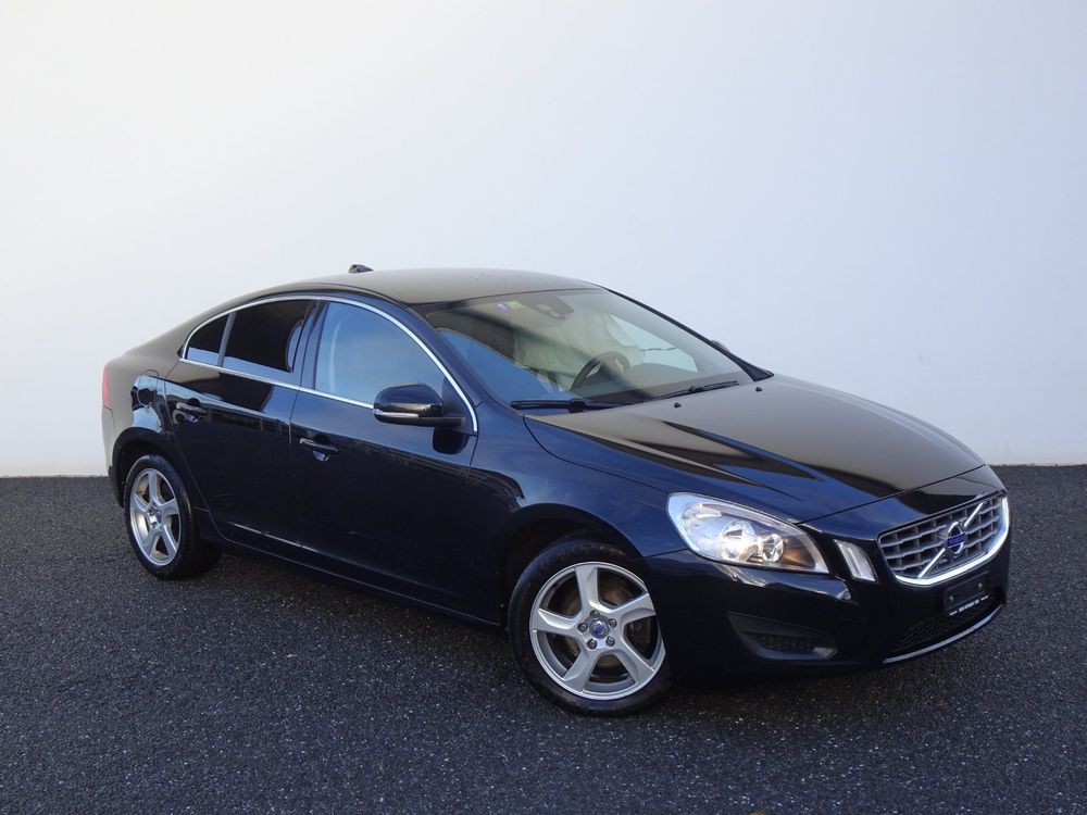 Volvo S60 D3 Diesel Handschaltung Momentum mit Seitenschaden (Gebraucht ...