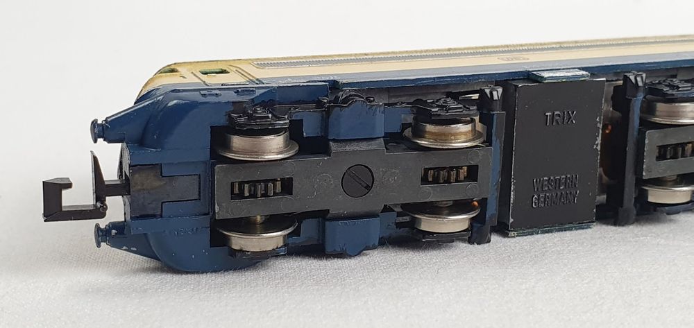 Minitrix 2931 DB E-10 (Bügelfalte) Rheingold-Farbgebung OVP | Kaufen ...