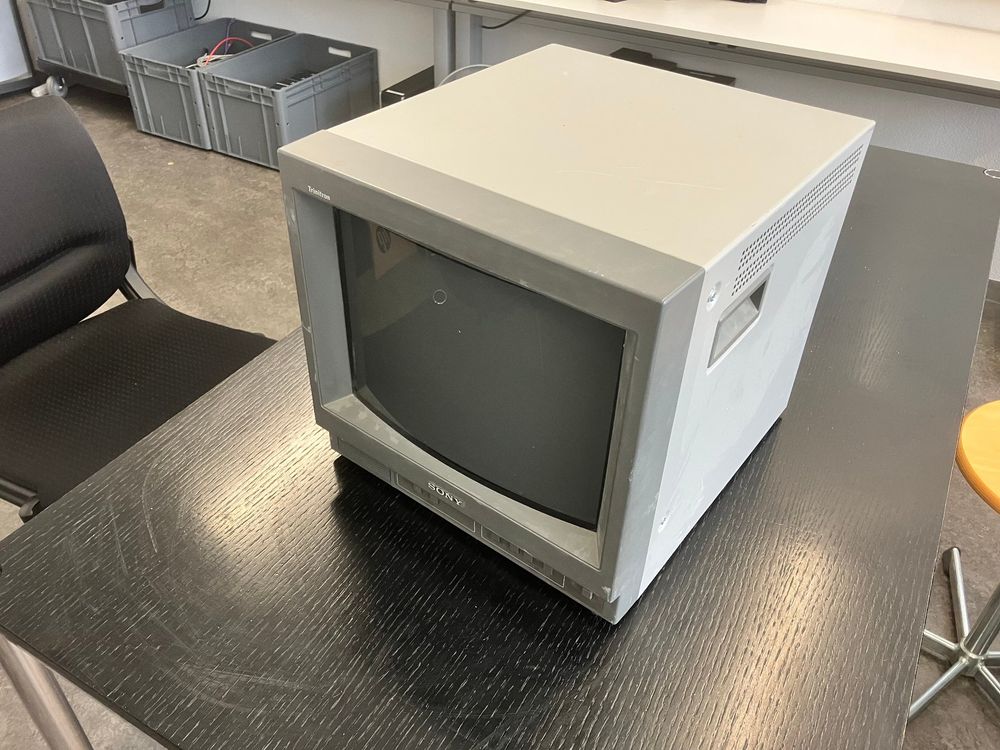 PVM-14N5E Sony Trinitron Video Monitor (Defekt) in Uttigen für CHF 300 ...
