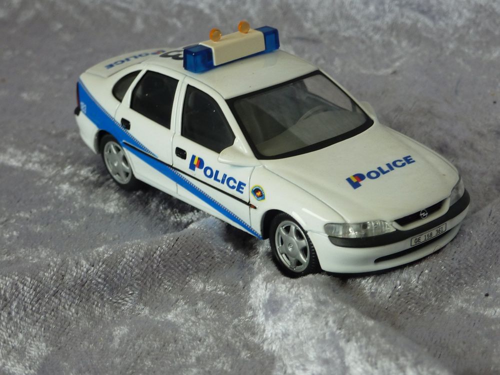 Opel Vectra Police GE158361 1:43 (Gebraucht) in Dürrenäsch für CHF 22 ...